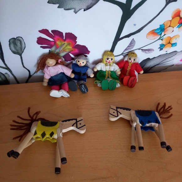 Melissa & Doug | Toys | Melissa Doug Castle Play Set Figures 6pc Wooden ...